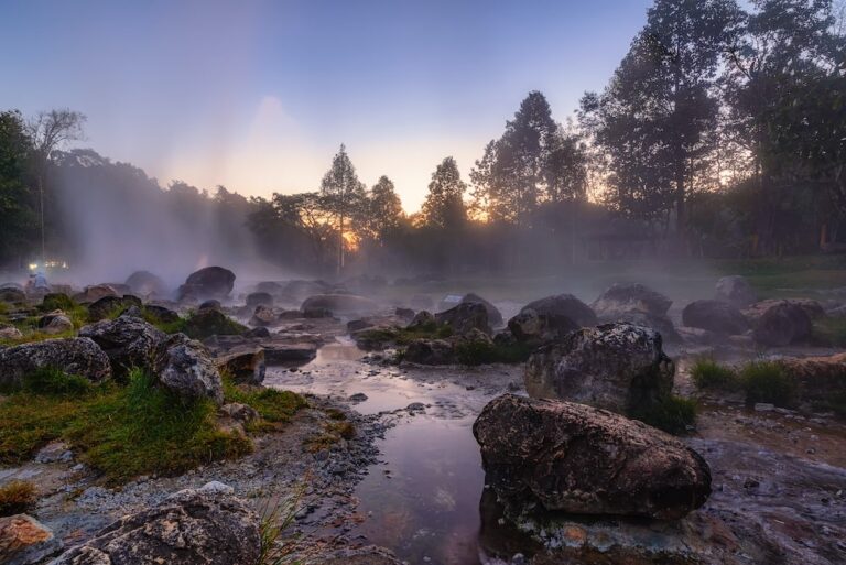 8 Incredible Spots to See Fall Foliage in Arkansas - Territory Supply