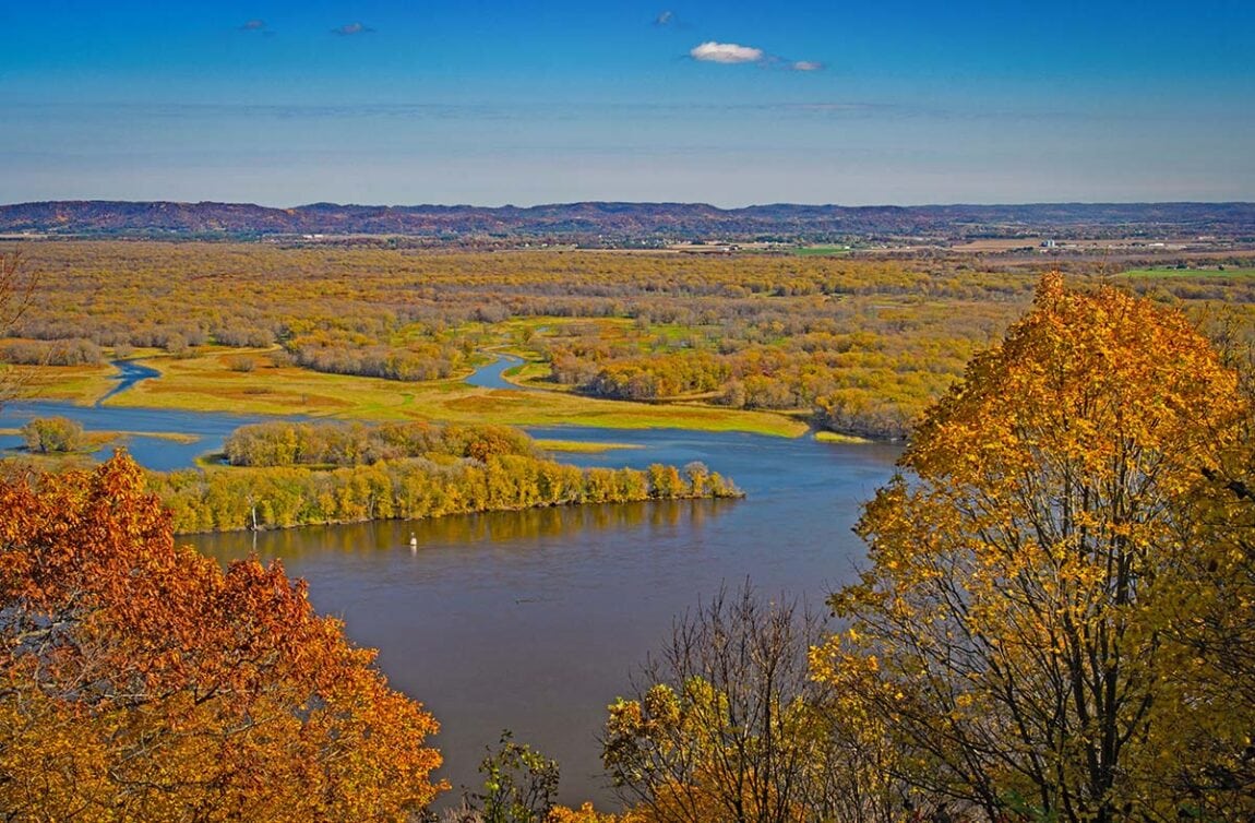 8 Spectacular Places to See Fall Colors in Minnesota