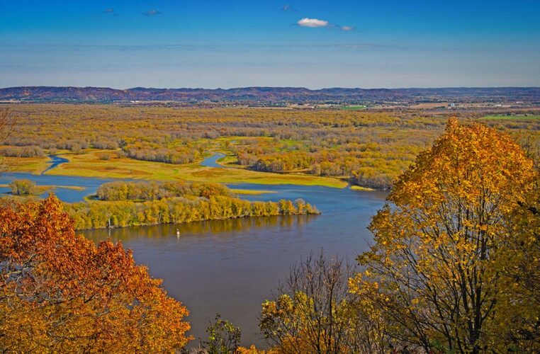 8 Spectacular Places to See Fall Colors in Minnesota