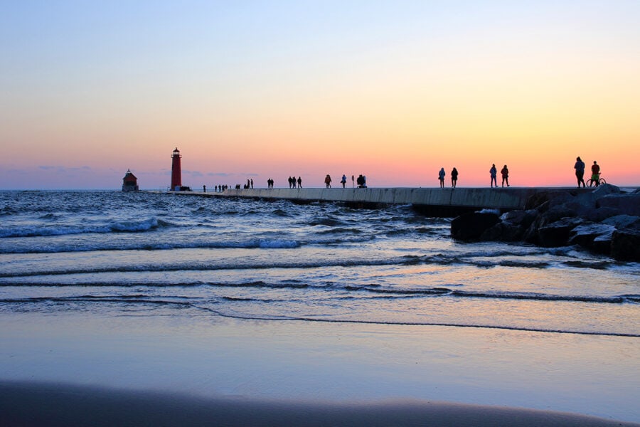 11 Beautiful Small Towns on Lake Michigan For a Coastal Getaway